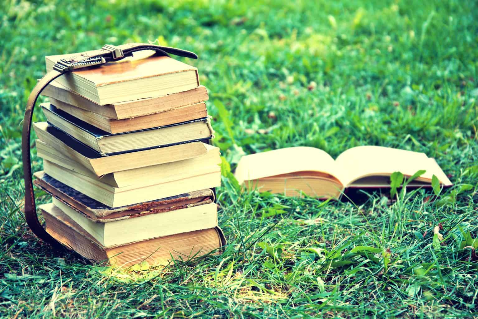 9 Different Ways To Say By The Way In Spanish (Examples)